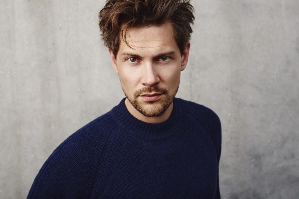 90s-fashion-revival-hits-hair-loss-beard-and-goatee-transplants-up-72 ...