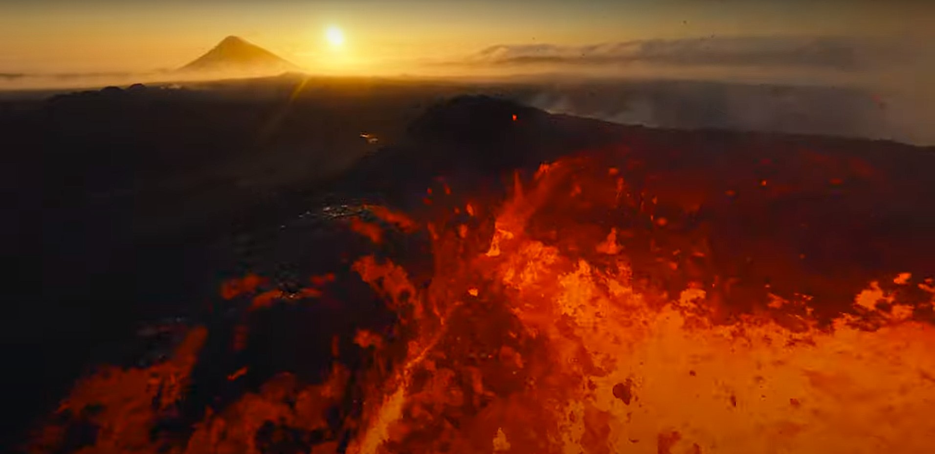 Ez a fickó berepült egy aktív vulkán kráterébe, hogy elkészítse életed ...